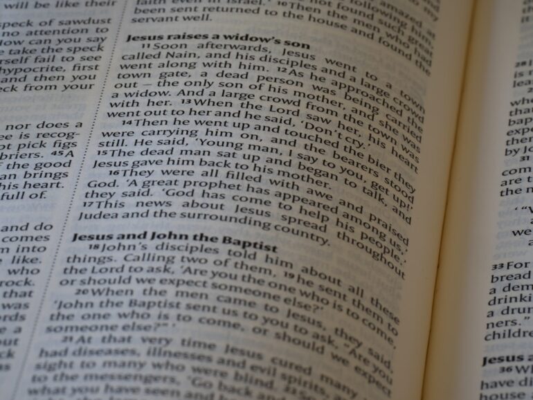 TypeScript vs JavaScript: The Comprehensive Guide to Modern Web ...